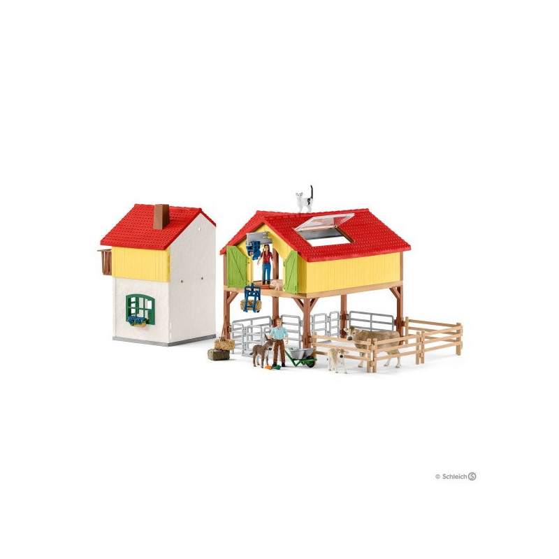 Granja con establo y animales